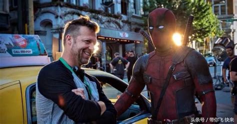 这位演员就是瑞安·雷诺兹，加拿大籍演员