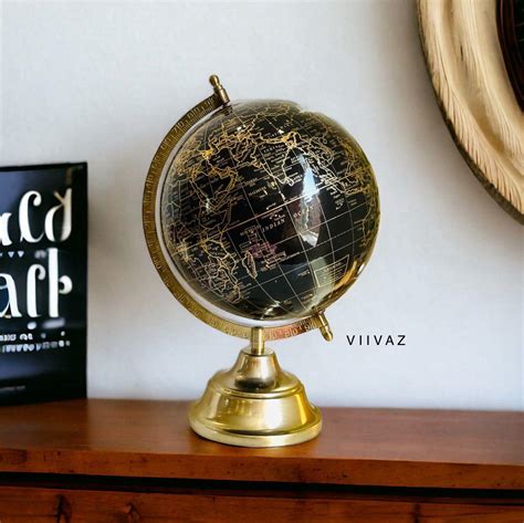 Berlin Laminated Black Globe Viivaz