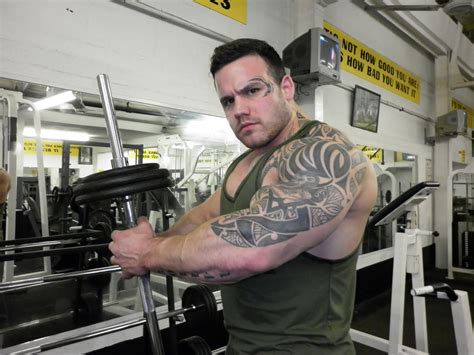 La Perfection Faite Homme Aaron Lambo 01