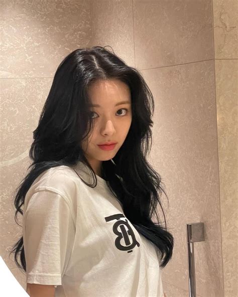 10 Times Itzy Made Our Hearts Stop In No Makeup Makeup Looks Koreaboo