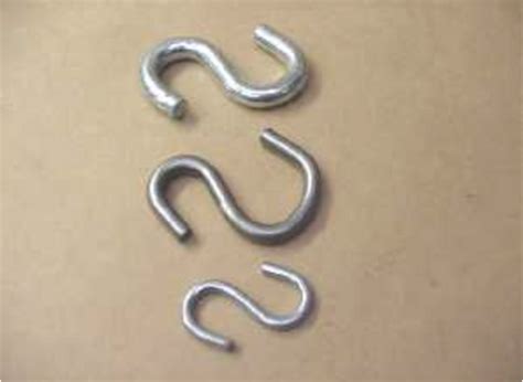 100 Small S Hooks Cumberland Trappers