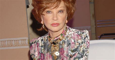 В белом наряде и с жемчугом в волосах Внучка Гурченко преобразилась до неузнаваемости