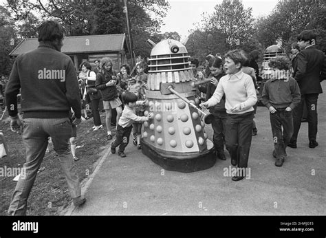 Dr Whos Arch Enemies The Daleks Pay A Visit To Woolhampton Primary