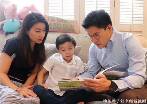 霍英东家族一张合照，把霍家后代地位、等级体现得淋漓尽致 360娱乐，你开心就好