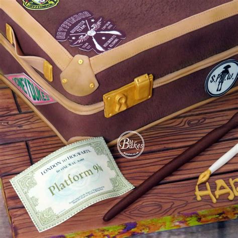 Harry Potter Trunk Cake Wedding Suppliers Party Themes Harry Potter