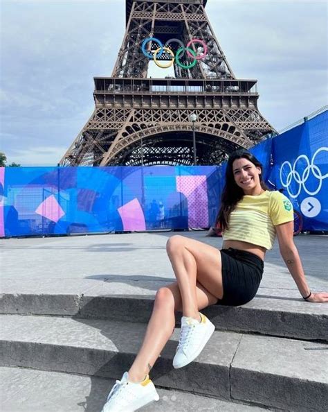 남친과 선수촌 무단이탈해 ‘파리 데이트 즐긴 브라질 女 수영선수 선수단 퇴출 당했다