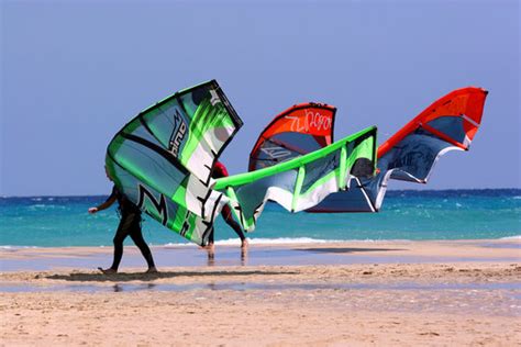 Kiten Bilder Bläddra Bland 1 600 Stockfoton Vektorer Och Videor Adobe Stock