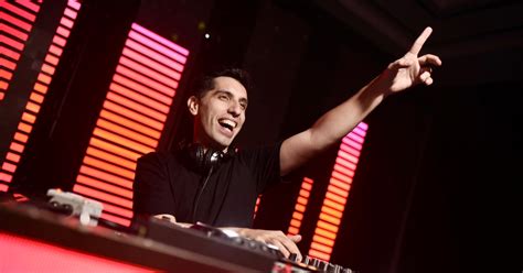 Entre La Organización De Eventos Y La Consola De Dj La Aventura