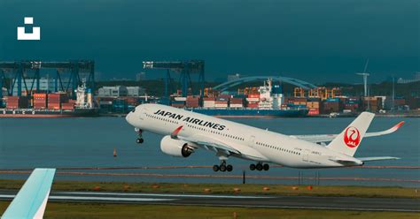離陸する大型飛行機の写真 Unsplashの羽田空港 大田区 東京都 日本の無料画像