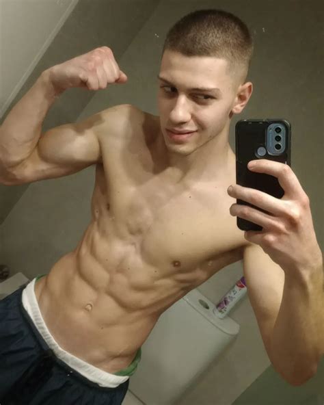 De Chico Era Tímido Ahora Con 21 Años No Tanto