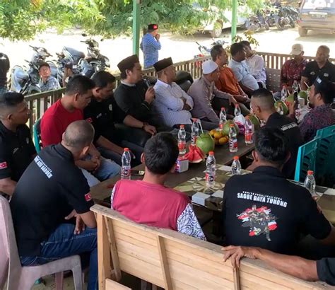 Sofyan Dawood Ziarah Ke Makam Po Teumeureuhom