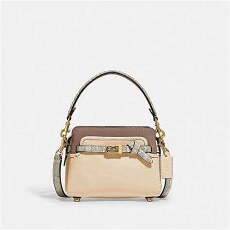 Tate 18 Crossbody With Snakeskin Detail Tate 18 斜挎包 35000 超值好货 北美省钱快报