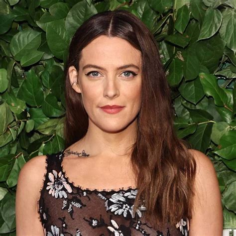 Riley Keough I Fuggitivi Riley Keough Plays Ask Me Anything