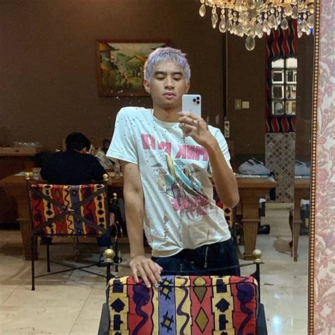 8 Potret Devano Danendra Yang Gayanya Dituding Feminin Karena Hobi Pakai Kuteks Warna Warni