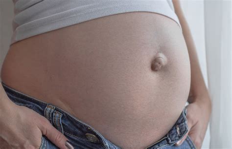 Belly Button Discharge Causes Yeast Smelly White Brown Yellow