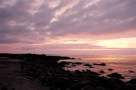 Sunset In Hawaii From The Shoreline Of The Beach Background Cloud