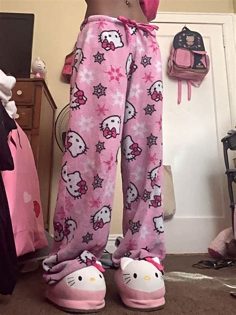 Pin By Shadae On Hello Kitty 🎀 Hello Kitty Clothes Kitty Clothes