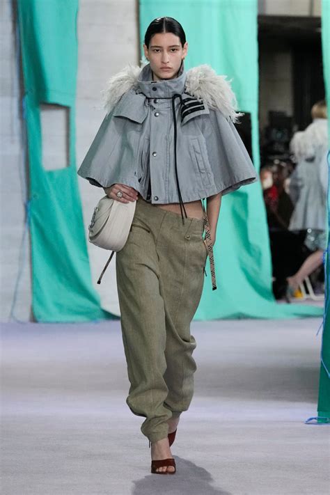 Burberry Spring 2025 Models Défile Burberry 2025 Idsq