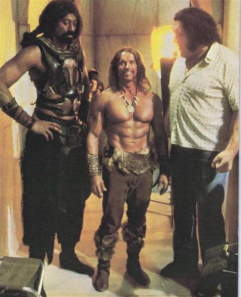 Arnold Dwarfed By Wilt And Andre Rpics