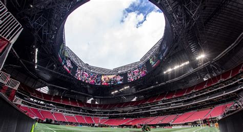 Mercedes Benz Stadiums One Of A Kind Roof Enters Final Stage Of