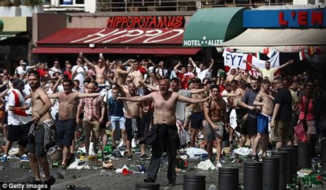 Football Hooligans Are Socially Bonding Researchers Say Daily Mail