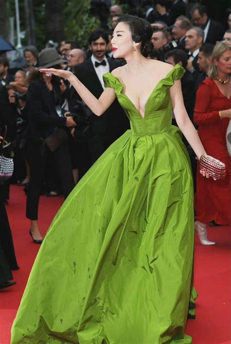 张雨绮出席第76届戛纳电影节红毯
