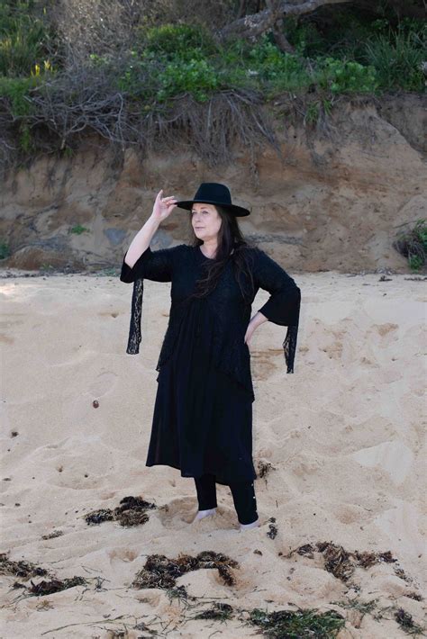 N𝐚r𝐝i𝐚 𝐃r𝐚y𝐭o𝐧