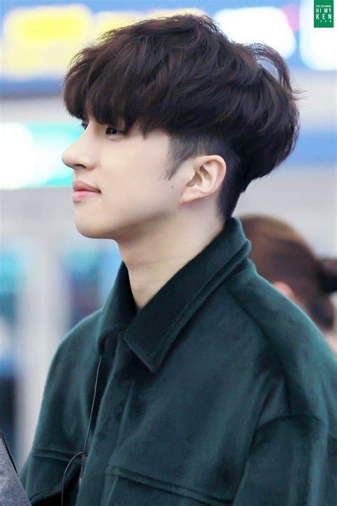 Low Taper Fade Comma Hair 2 Block Taper Haircut Shaggy Two Block Cut