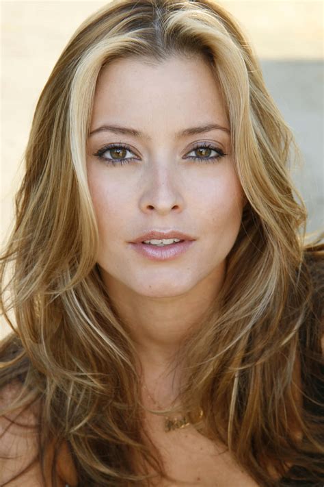 Download Australian Actress And Singer Holly Valance Wallpaper