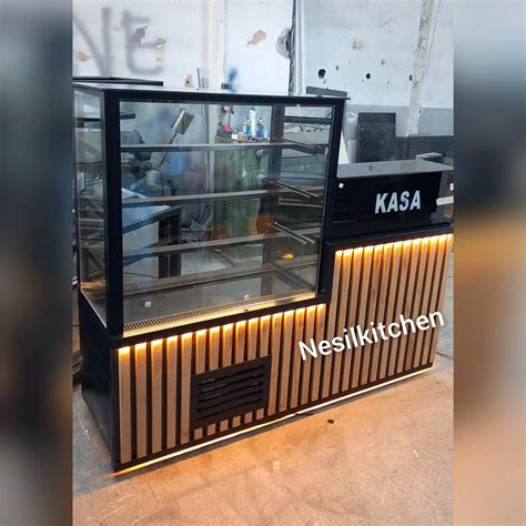 Pasta Tatli Ve Kasa Dolabi