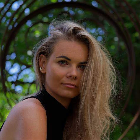 Katka Im Garten Foto And Bild Erwachsene Menschen Portraits