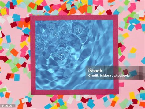 복사 공간 창조적 인 예술 현대 디자인 다채로운 미니멀리즘 추상적 인 배경으로 물 프레임과 다채로운 추상적 인 배경 거친에 대한 스톡 사진 및 기타 이미지 Istock