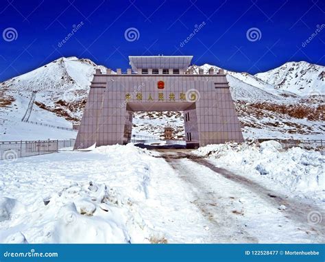 Border Gate At Khunjerab Pass Pakistan China Stock Image Image Of Khunjerabpass Crossing