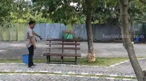 Duh Pasangan Muda Mudi Mesum Diduga Di Taman Lokomotif Bojonegoro