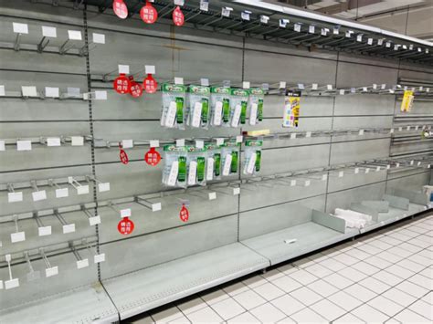 知名超市被曝购物卡使用受限、缺货！记者最新探访…… 腾讯新闻