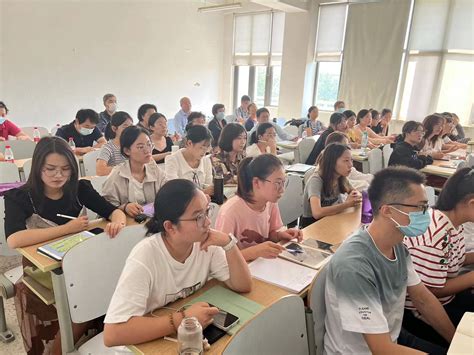 本学期首次院领导、督导专家集体听课活动举行