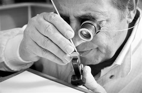 40 Ans Dexpérience Et De Savoir Faire Au Service De Votre Montre