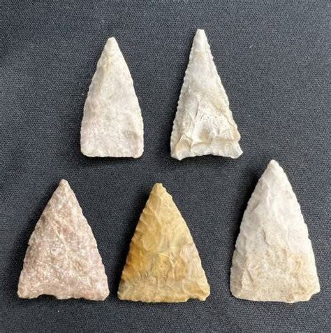 5 Triangle Arrowheads Apr 02 2022 North American Artifact Auctions
