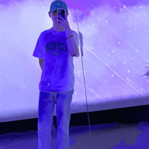 김유준 Yujun 2004 • Threads Say More