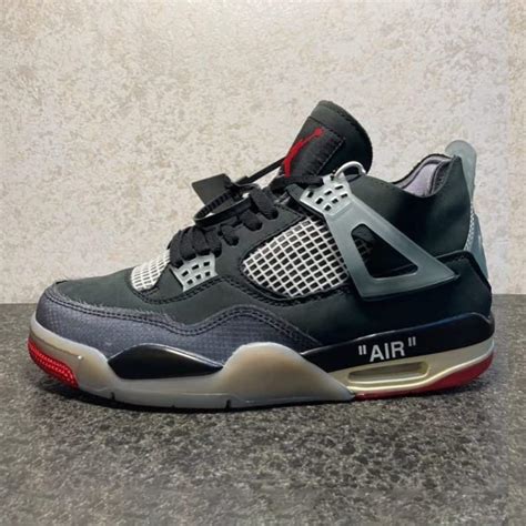 Un Premier Aperçu Détaillé De La Off White X Air Jordan 4 Bred Le