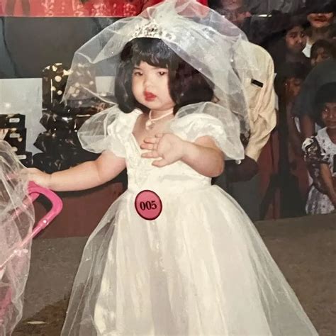 Menikah Di Usia 29 Tahun Ini 6 Potret Lawas Masa Kecil Tina Toon Hot