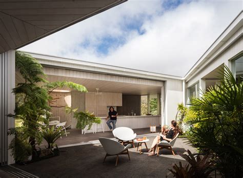 Craig Steely Architecture Completes Getaway Topped By Dramatic Roof