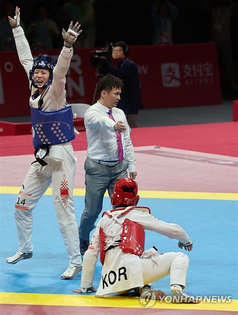 은메달 아쉬워하는 한국 연합뉴스