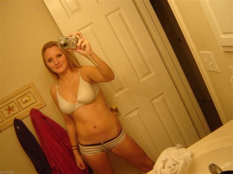 Amateur Self Bath Blond Gallery 12