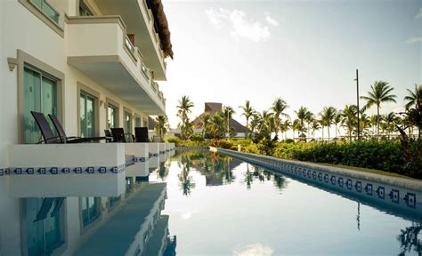 Swim Up Suite Garden View Bluebay Grand Esmeralda En Playa Del Carmen