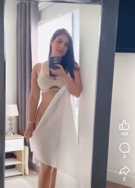 Whats Her Isnta Or Any Socials 1599243 ›