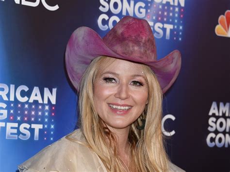 Jewel Claims Her Mother Embezzled 100 Million From Her