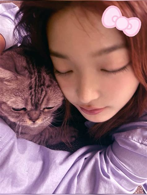Mine Yoonchae Icon With Cat ᡣ𐭩₊˚ 𝚈𝚘𝚘𝚗𝚌𝚑𝚊𝚎・₊