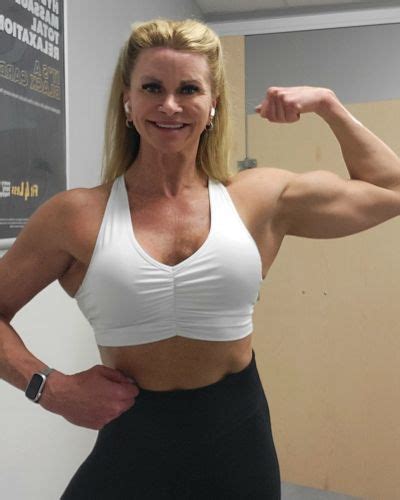 Girl Biceps Rock Tumbex