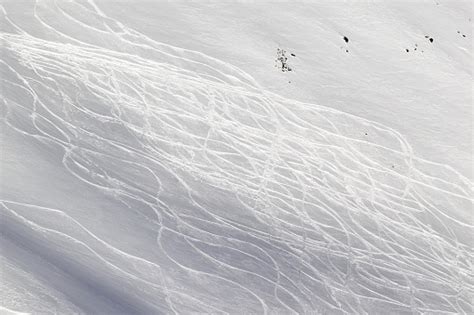 겨울에 스키와 스노보드를 사용한 눈 덮인 오프 피스트 스키 슬로프 0명에 대한 스톡 사진 및 기타 이미지 0명 가루눈 겨울 Istock